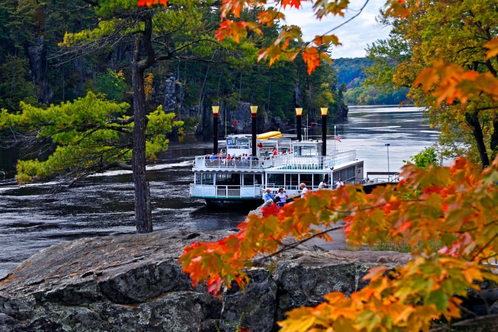 DAY TRIP: Fall Boat Cruise with Mounds View | Spring Lake Park Minnesota